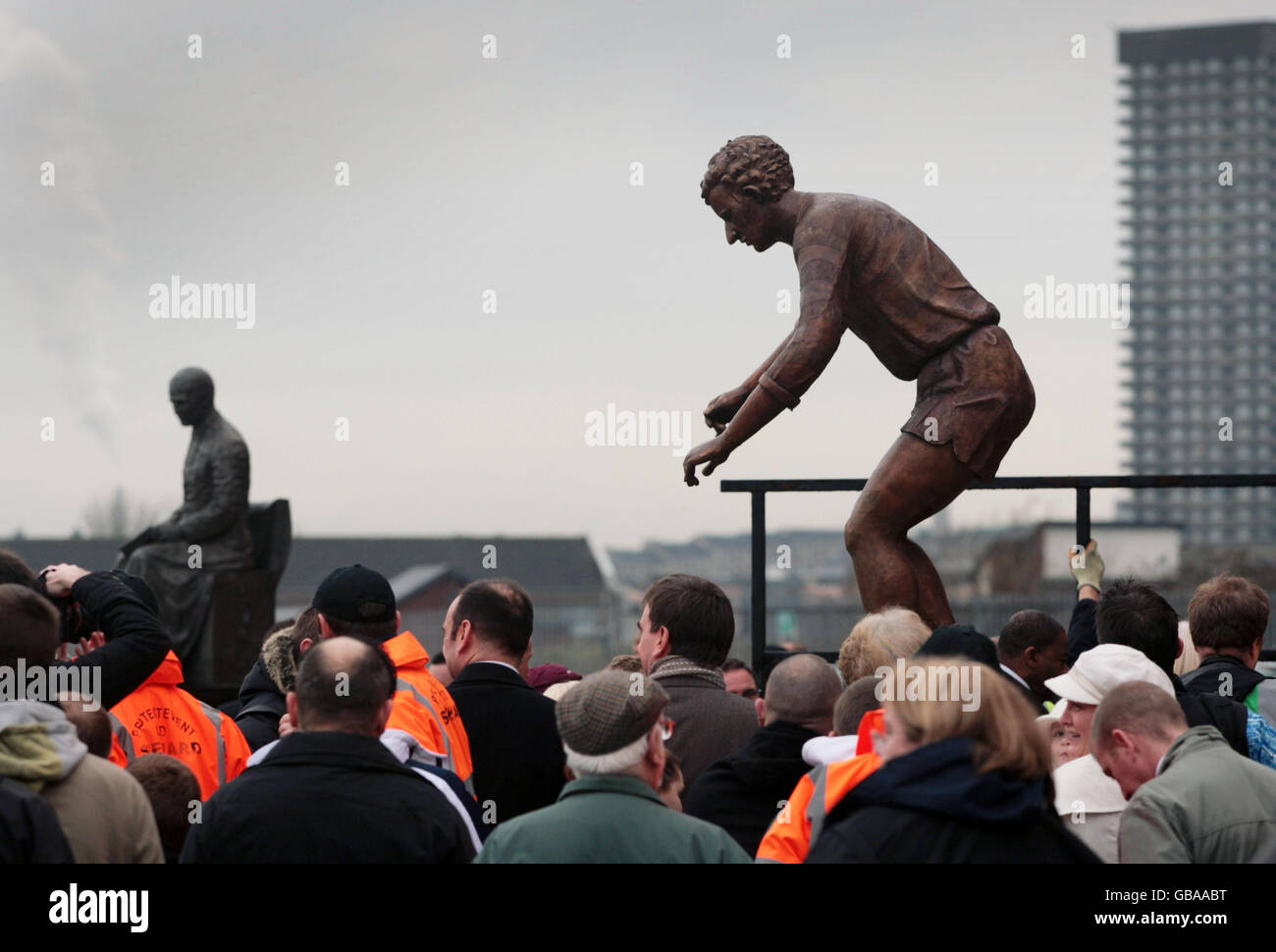 Statue jimmy johnstone unveiled ceremony reveal celtic fcs greatest ...