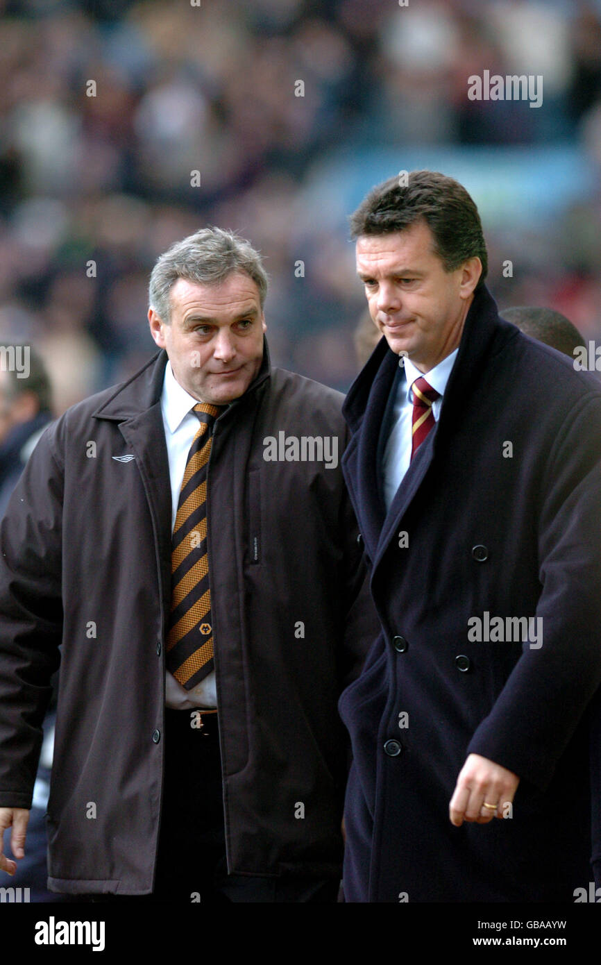 Wolverhampton Wanderers manager Dave Jones (l) casts a glance at Aston ...