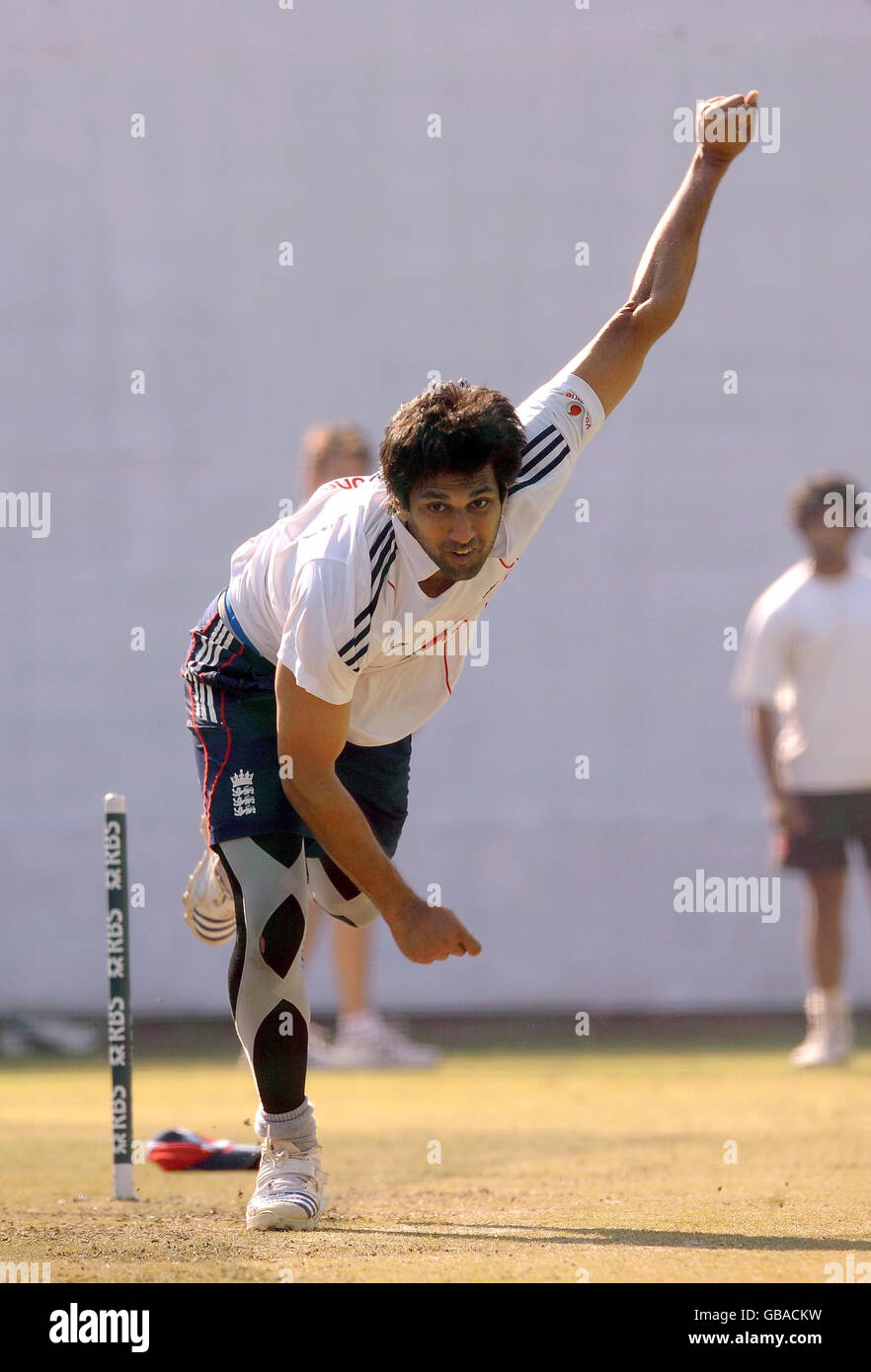 England and kent fast bowler hi-res stock photography and images - Alamy