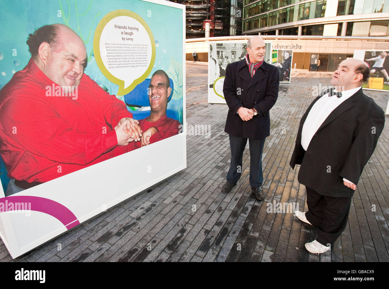 Full length looking mangms hi-res stock photography and images - Alamy