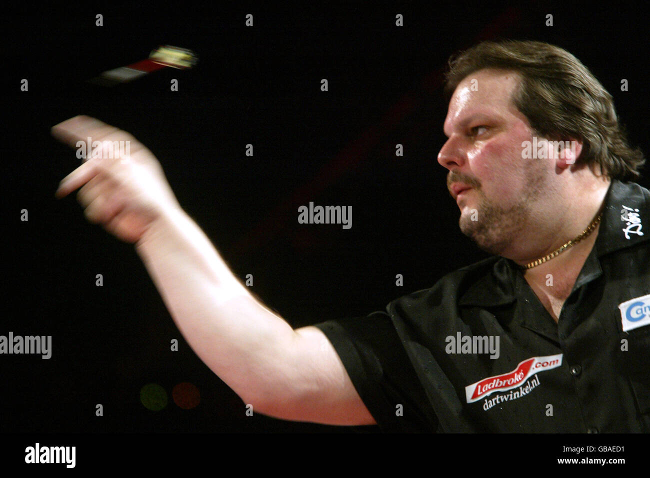 Darts - Ladbrokes World Championship 2004. Peter Manley on his way to ...