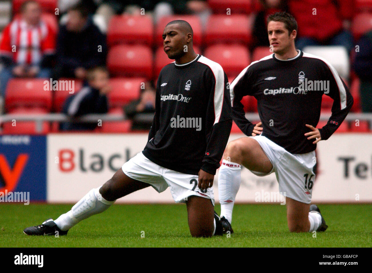 Nottingham forests wes morgan l and chris doig warm up hi-res stock ...