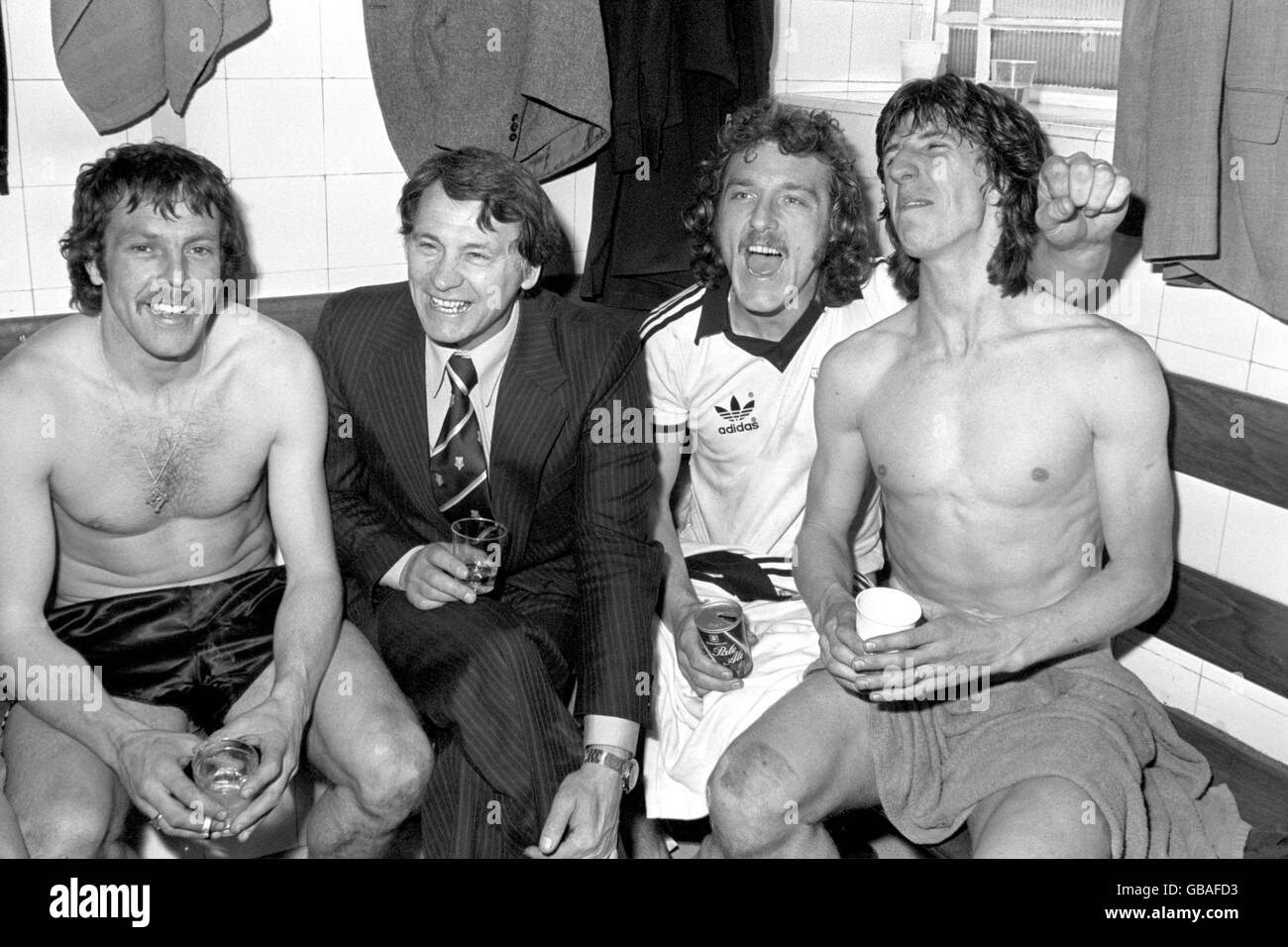 (L-R) Ipswich Town's Alan Hunter, manager Bobby Robson, Kevin Beattie ...