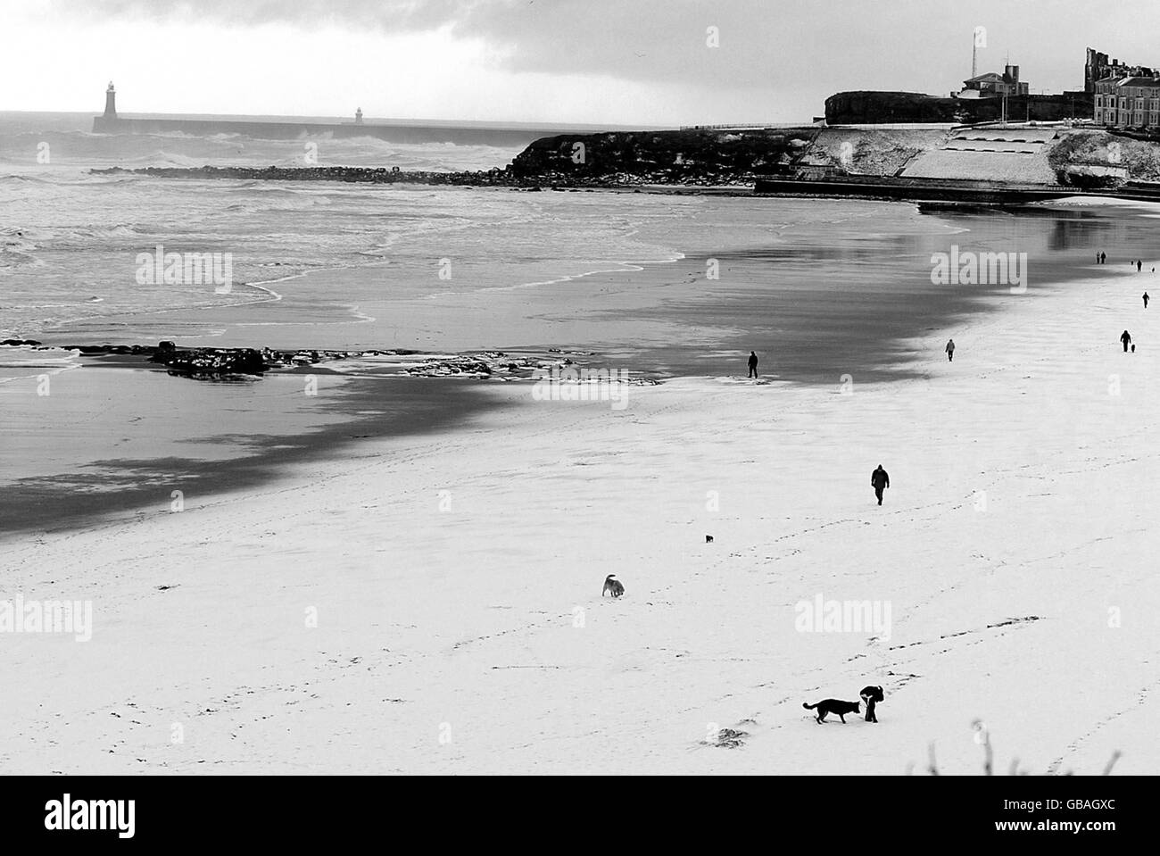 Winter Weather 2005. Tynemouth Beach near Newcastle Stock Photo - Alamy