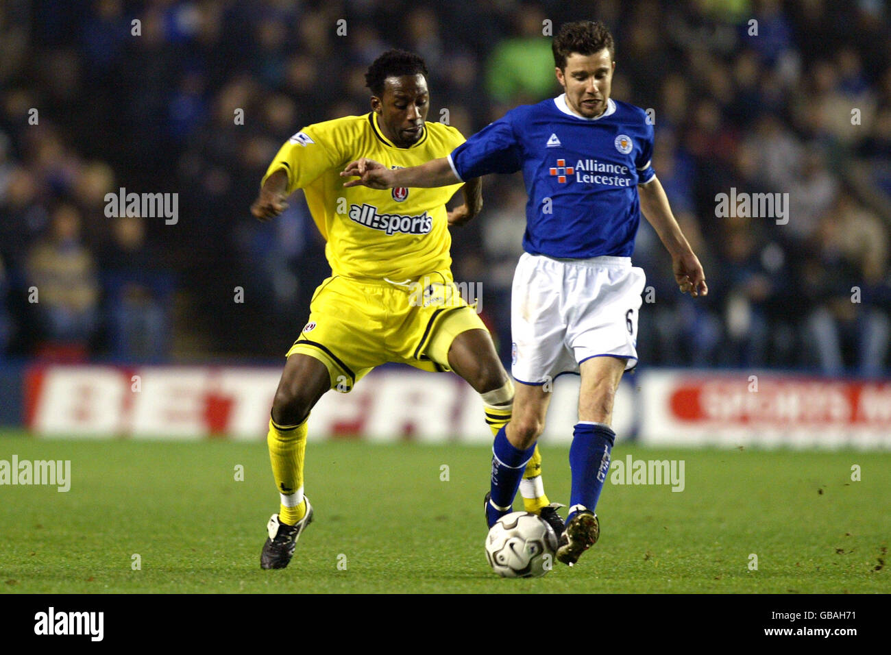 Leicester City's Muzzy Izzet (l) and Charlton Athletic's Jason Euell (r ...