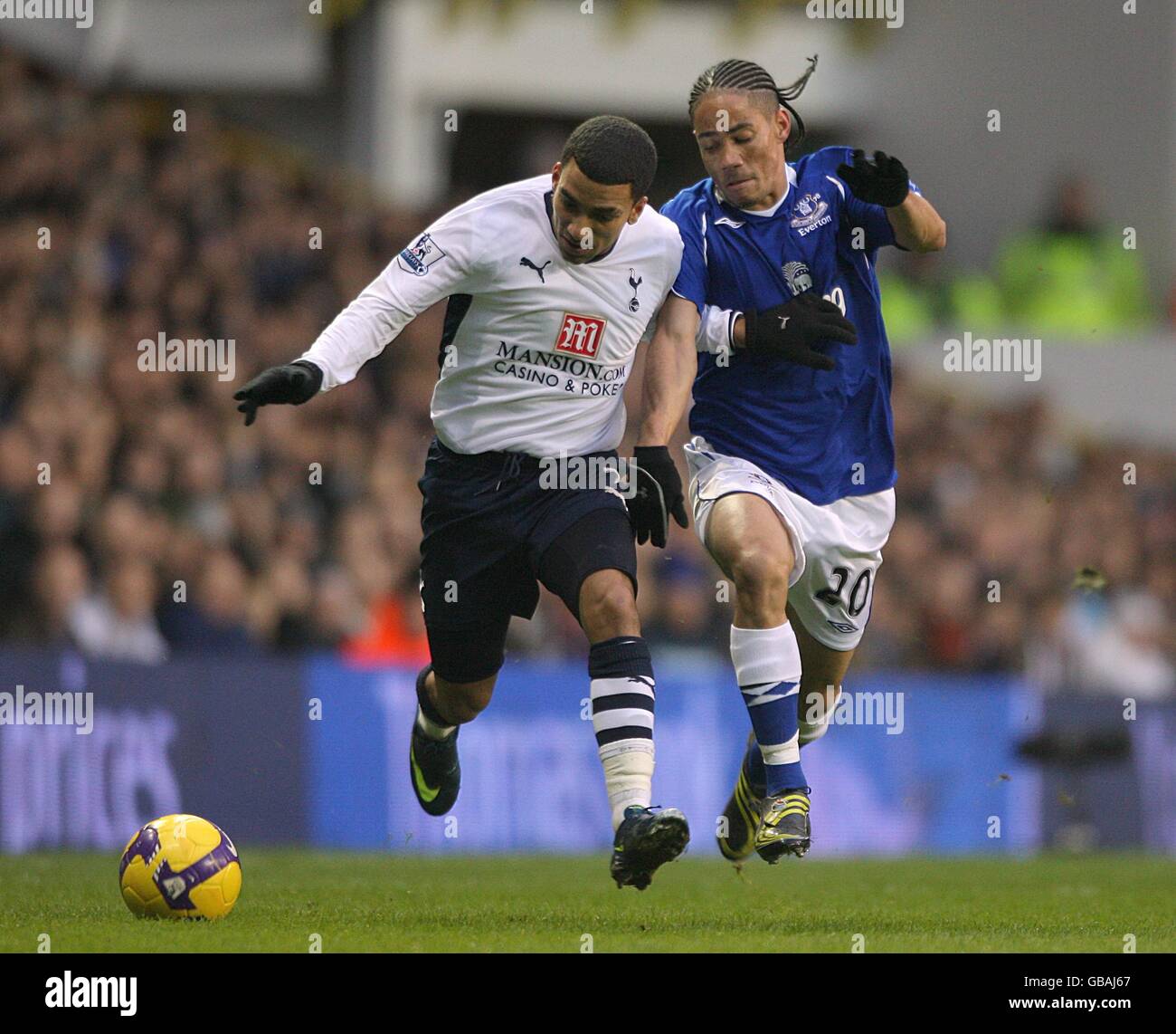 Tottenham hotspurs steven pienaar hi-res stock photography and images ...