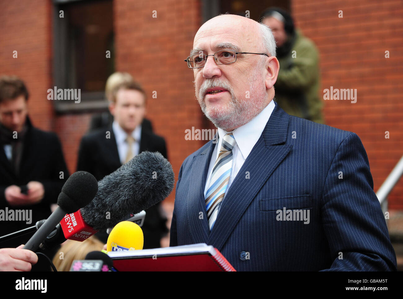 Outside leeds crown court after karen matthews hi-res stock photography ...