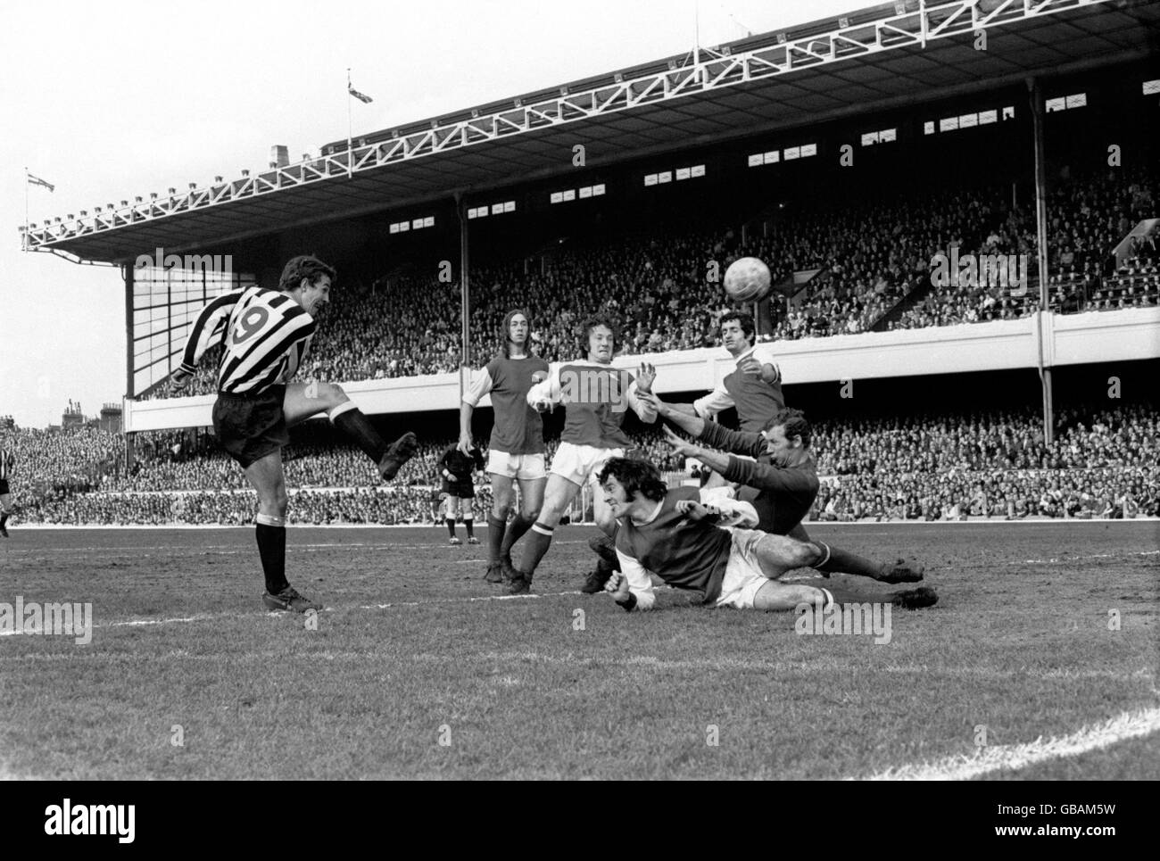 Newcastle arsenal Black and White Stock Photos & Images - Alamy