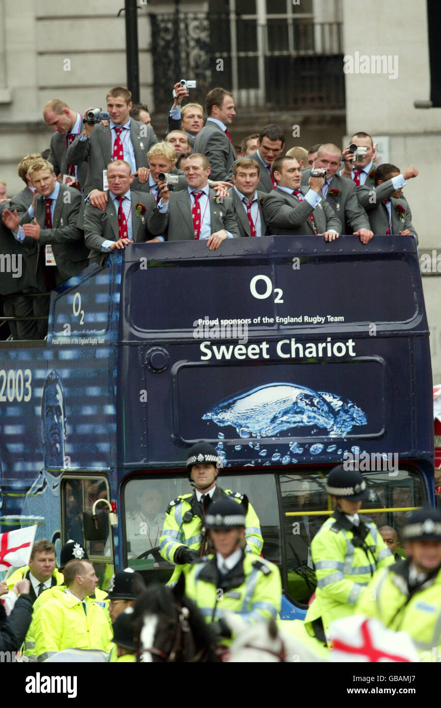 The england team bus passes through the streets of london hi-res stock ...
