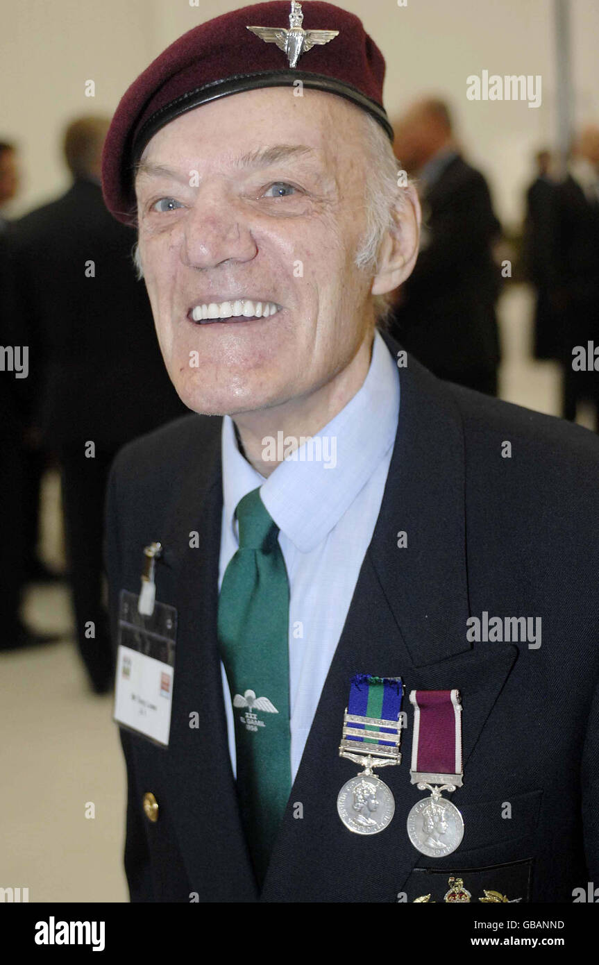 Veteran tony lowe at the imperial war museum in duxford hi-res stock ...