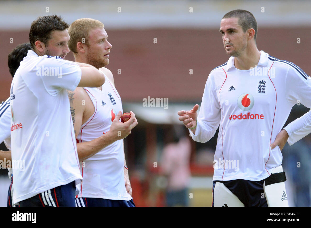 Kevin Pietersen (right) speaks with Andrew Flintoff (centre) and Steve ...