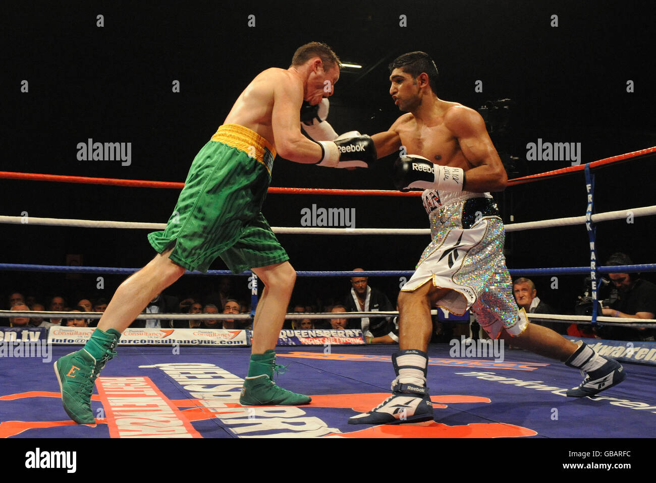 Bolton Lightweight Amir Khan (right) against Dublin's Oisin Fagan at ...
