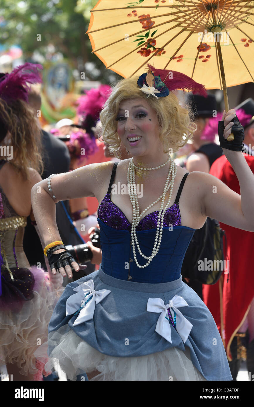 Bra dance hi-res stock photography and images - Alamy