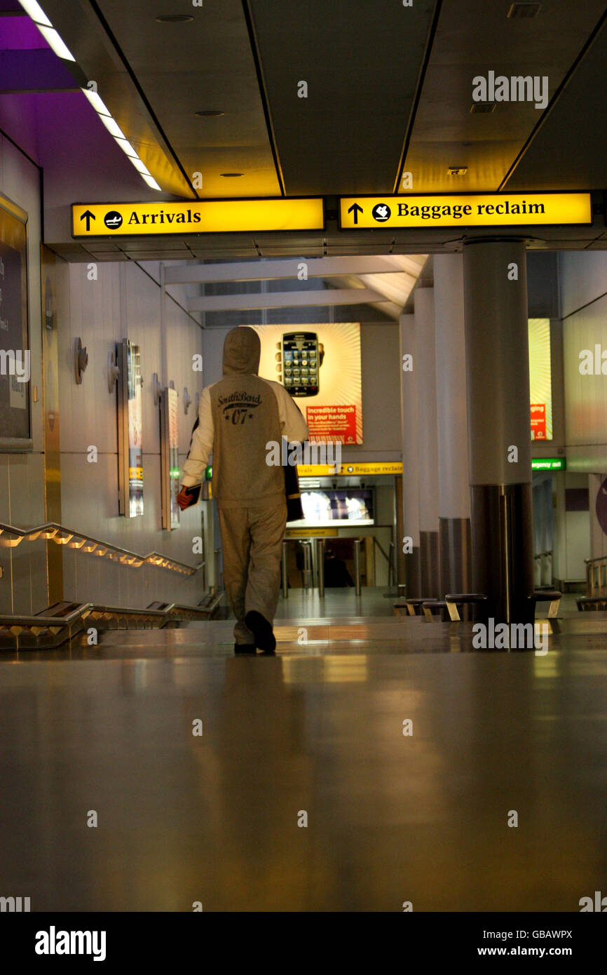 Airside heathrow hi-res stock photography and images - Alamy
