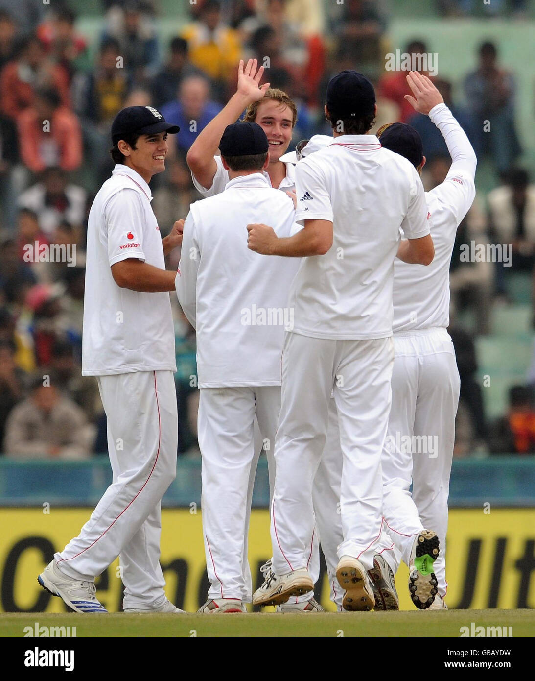 Hi five india hi-res stock photography and images - Alamy