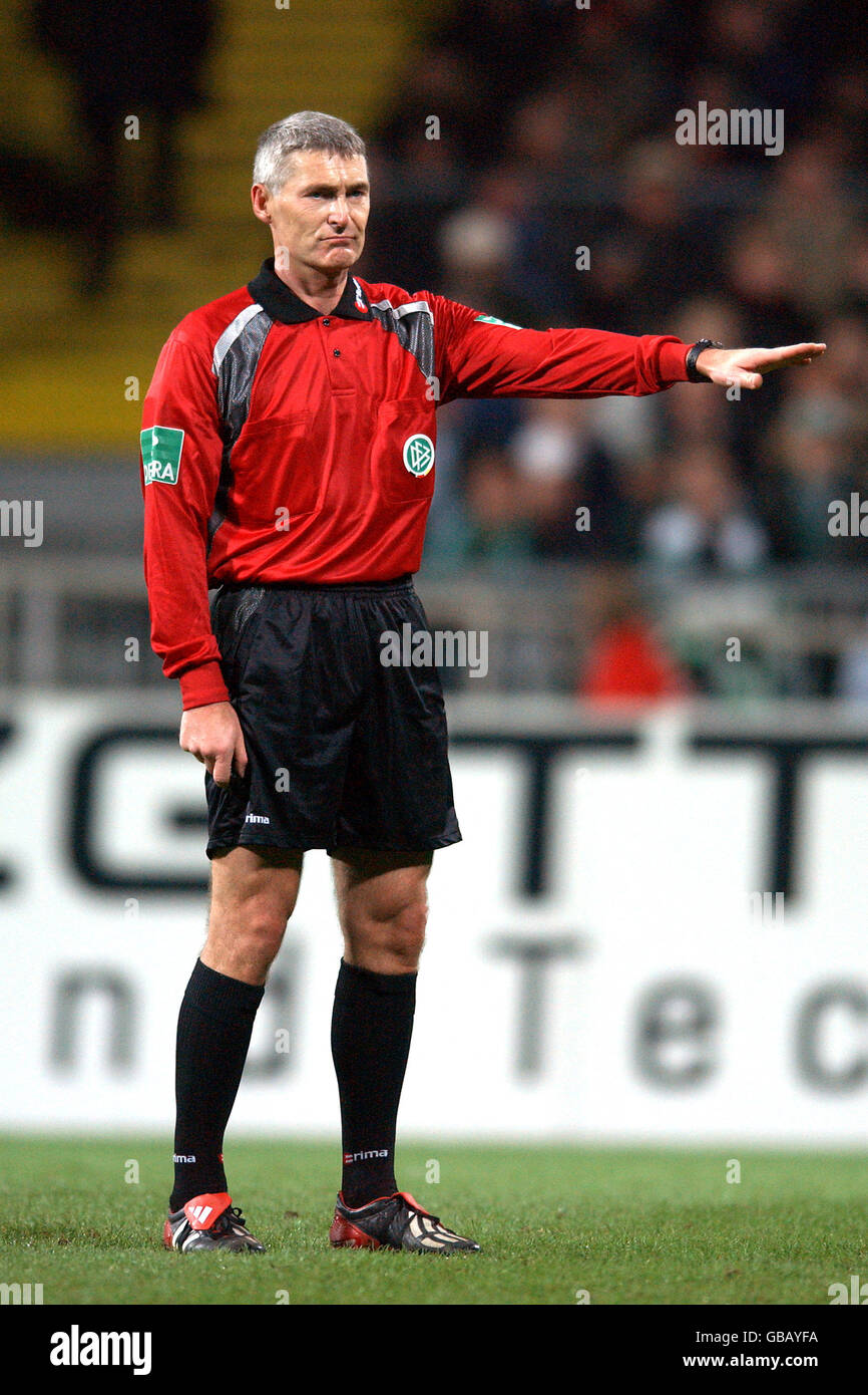 Soccer - German Bundesliga - Werder Bremen v Hansa Rostock. Referee ...