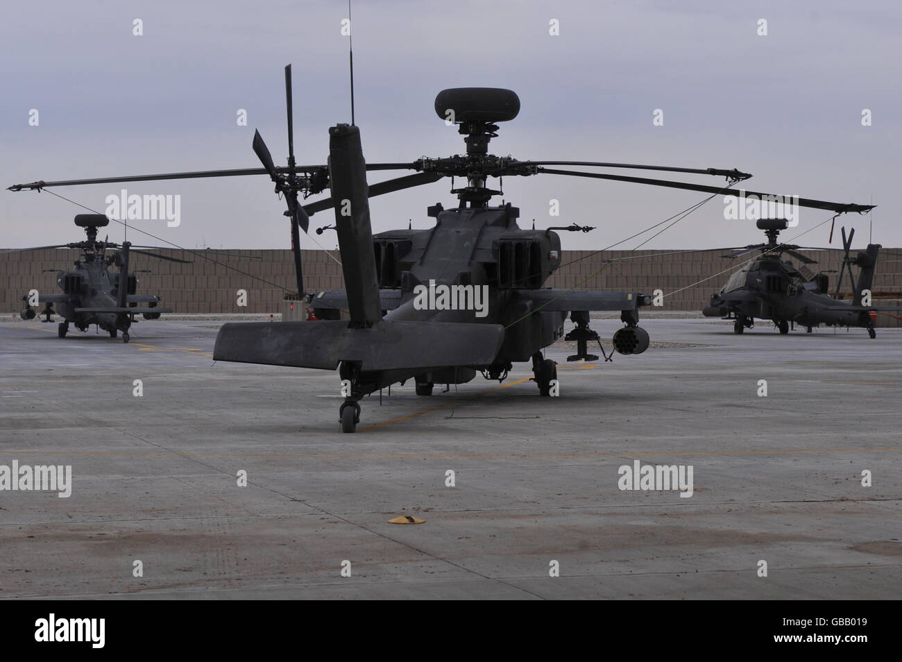 Apache helicopters resting on flight line 645 squadron hi-res stock ...