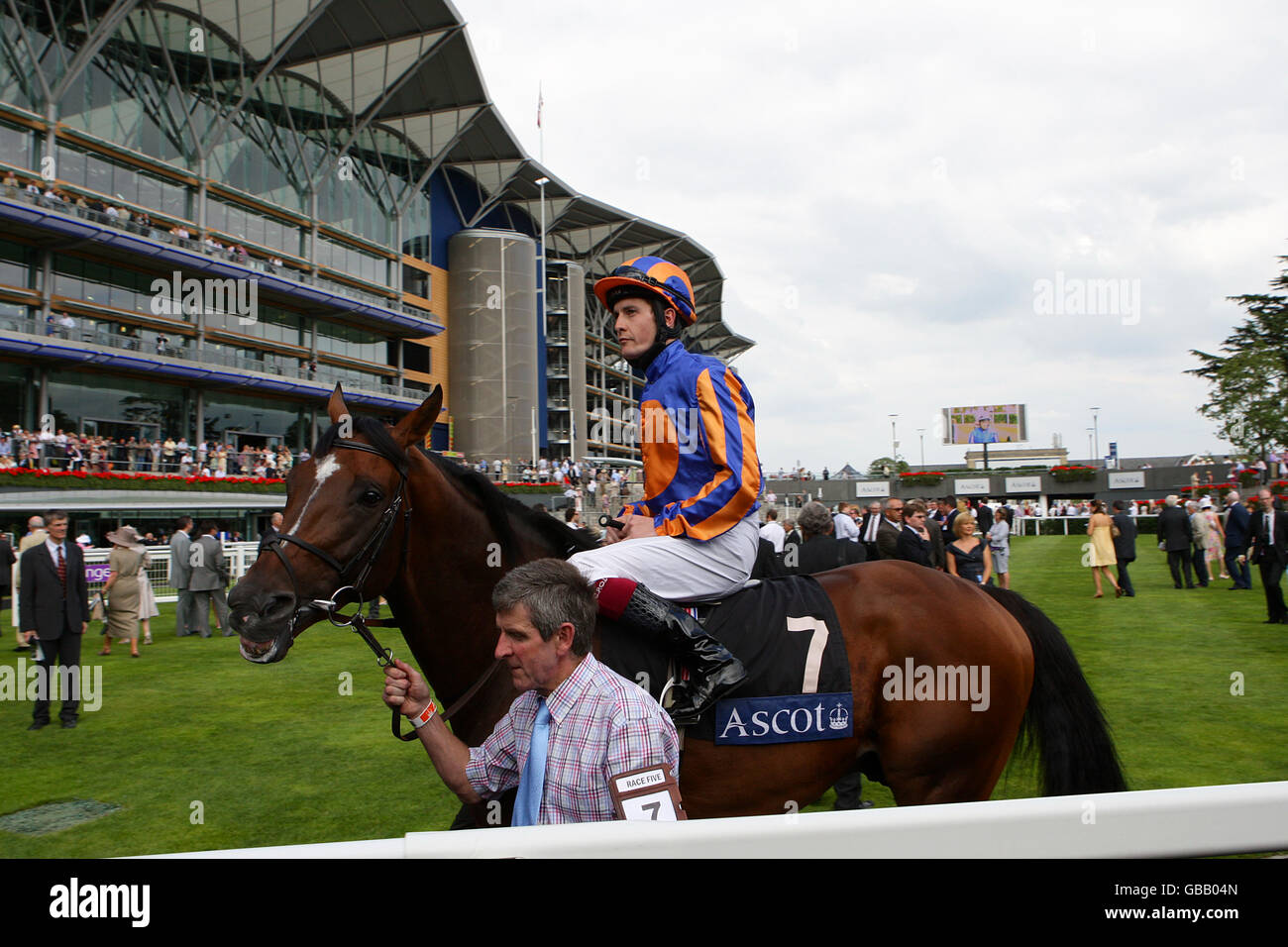 Horse Racing - King George Day - Ascot Racecourse Stock Photo - Alamy