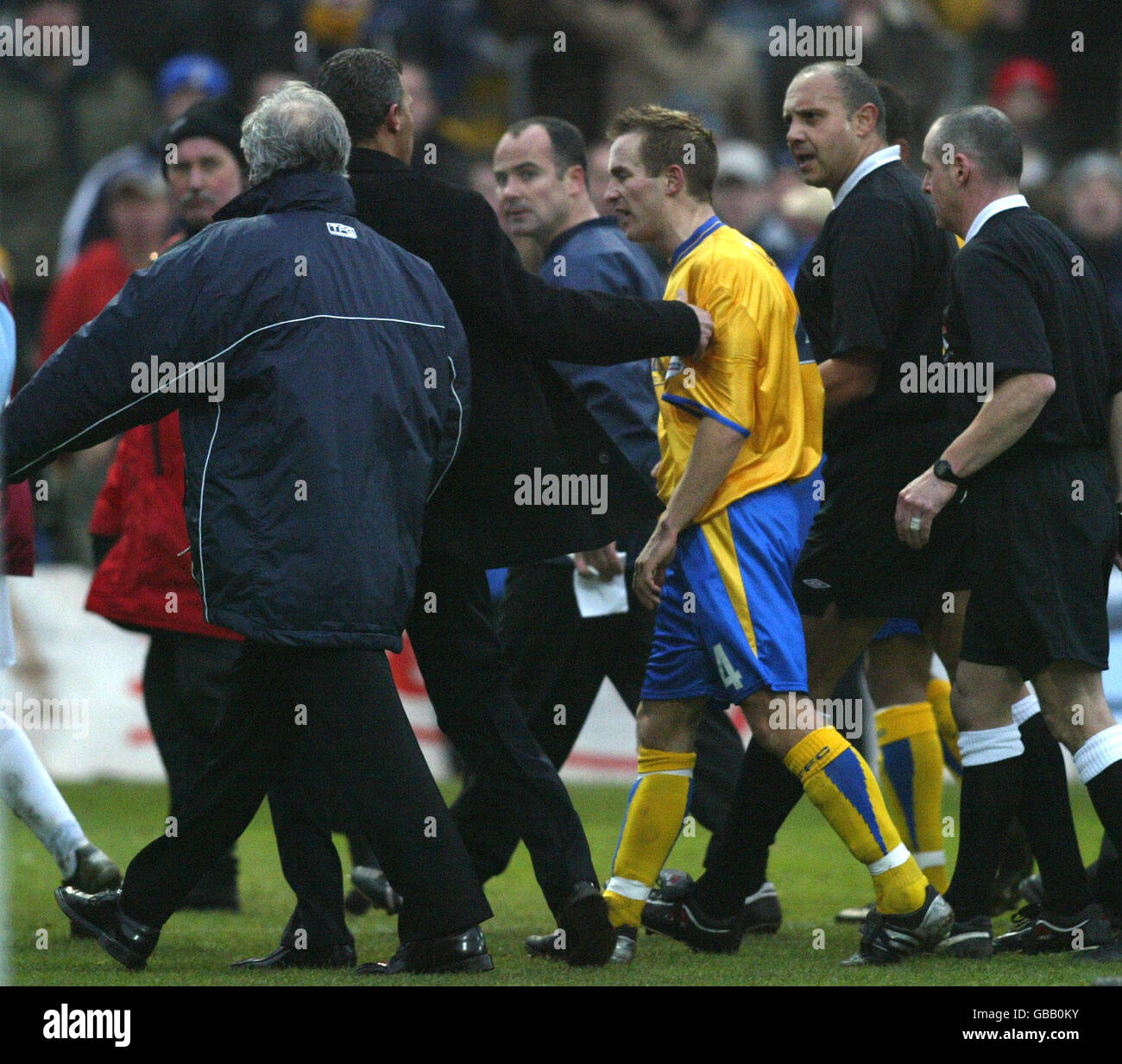 Thomas curtis away referee mr p prosser half time hi-res stock ...