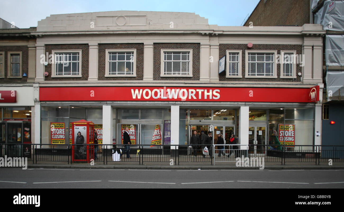 A branch of woolworths in tooting broadway hi-res stock photography and ...