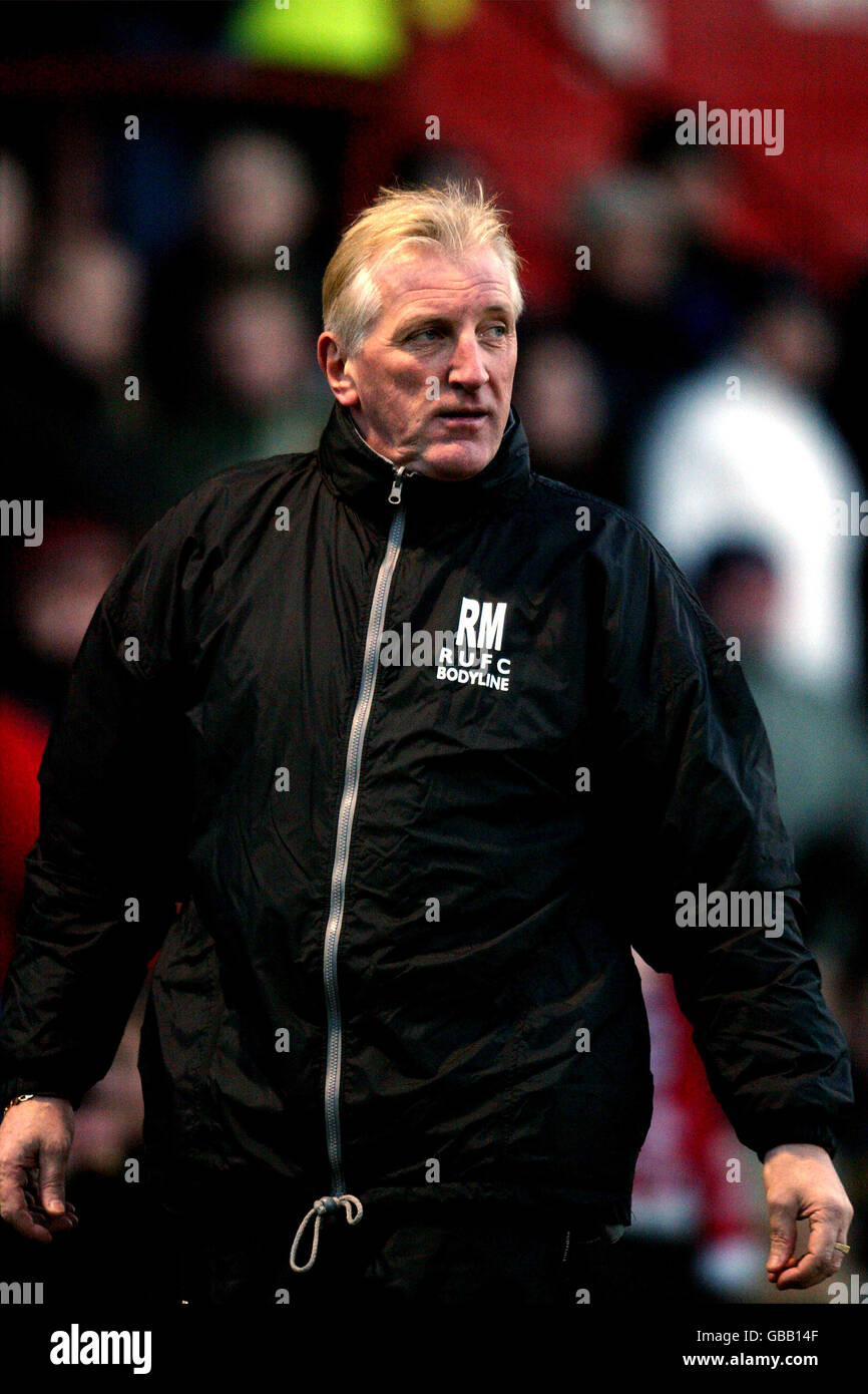 Football manager ronnie moore hi-res stock photography and images - Alamy