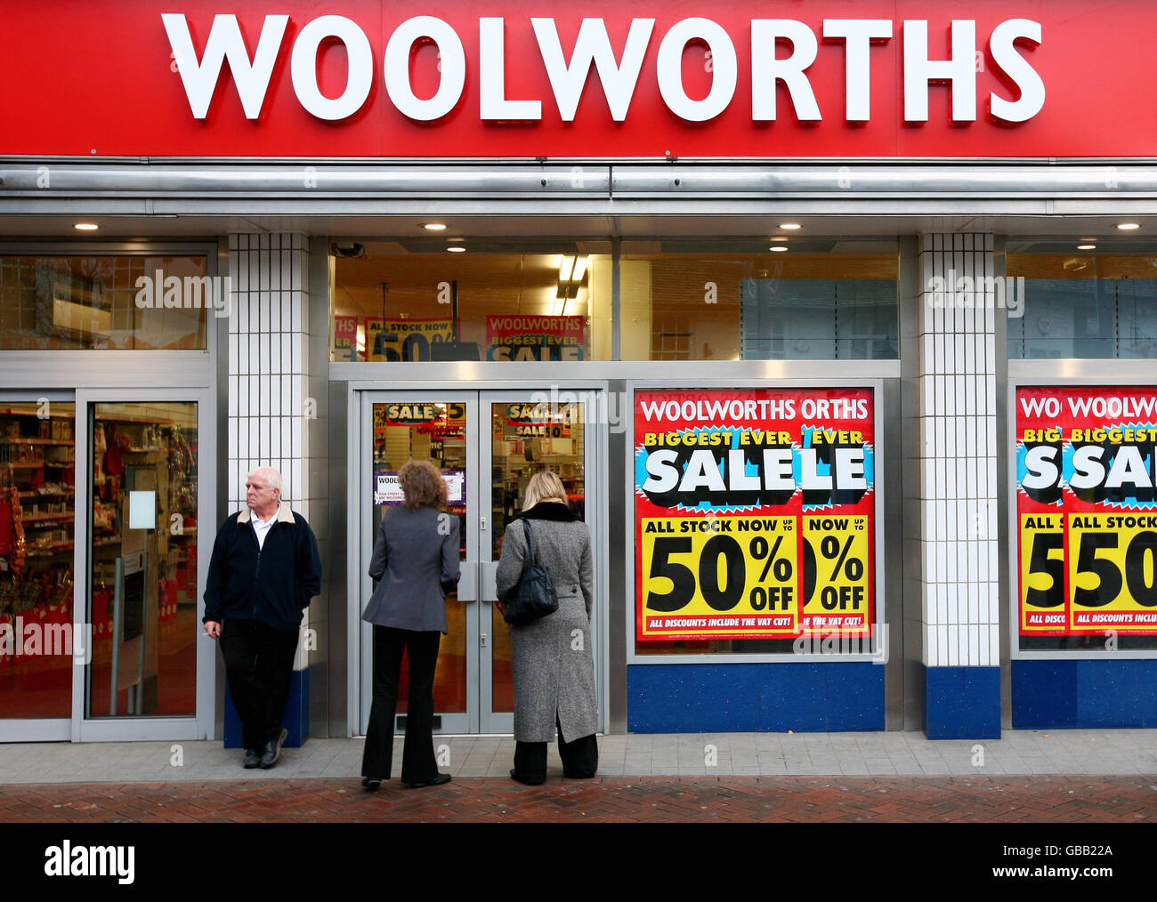 Woolworths to launch closing down sale hi-res stock photography and ...