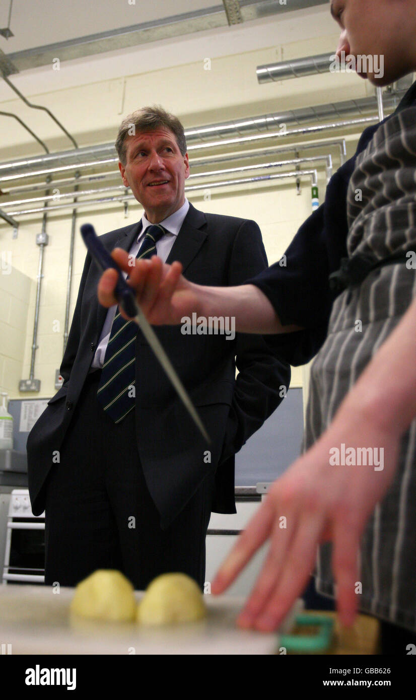 Justice secretary Kenny MacAskill meets young prisoners taking ...