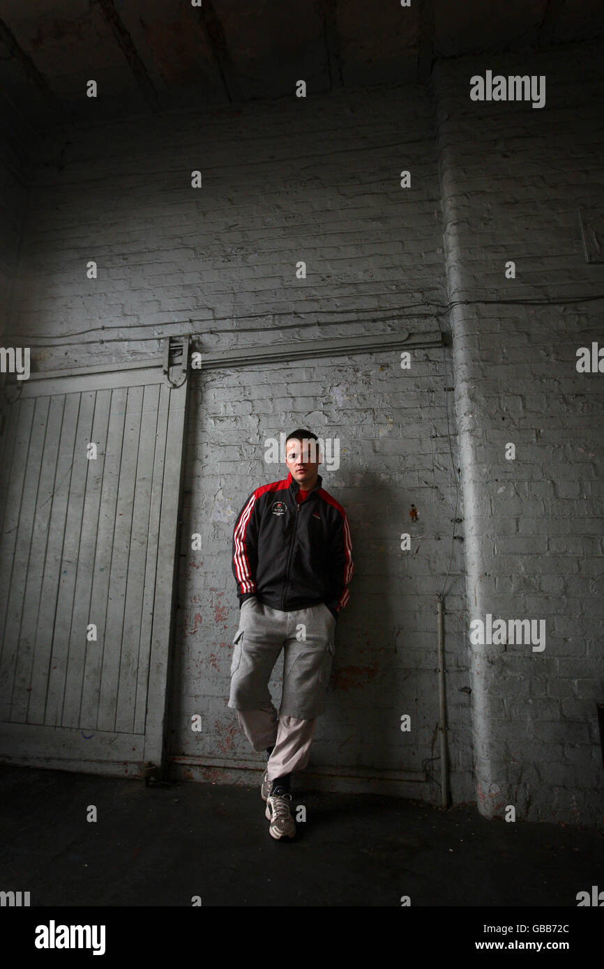 Frankie gavin poses hi-res stock photography and images - Alamy