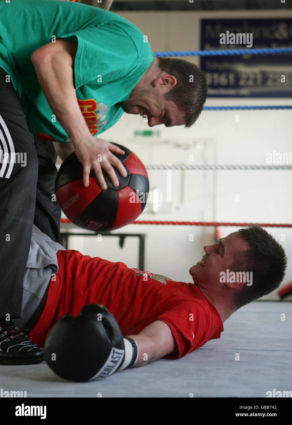 Boxer frankie gavin trainer anthony farnell arnies gym hi-res stock ...
