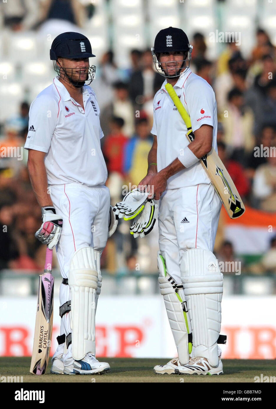 Cricket 2nd 3rd full length hi-res stock photography and images - Alamy