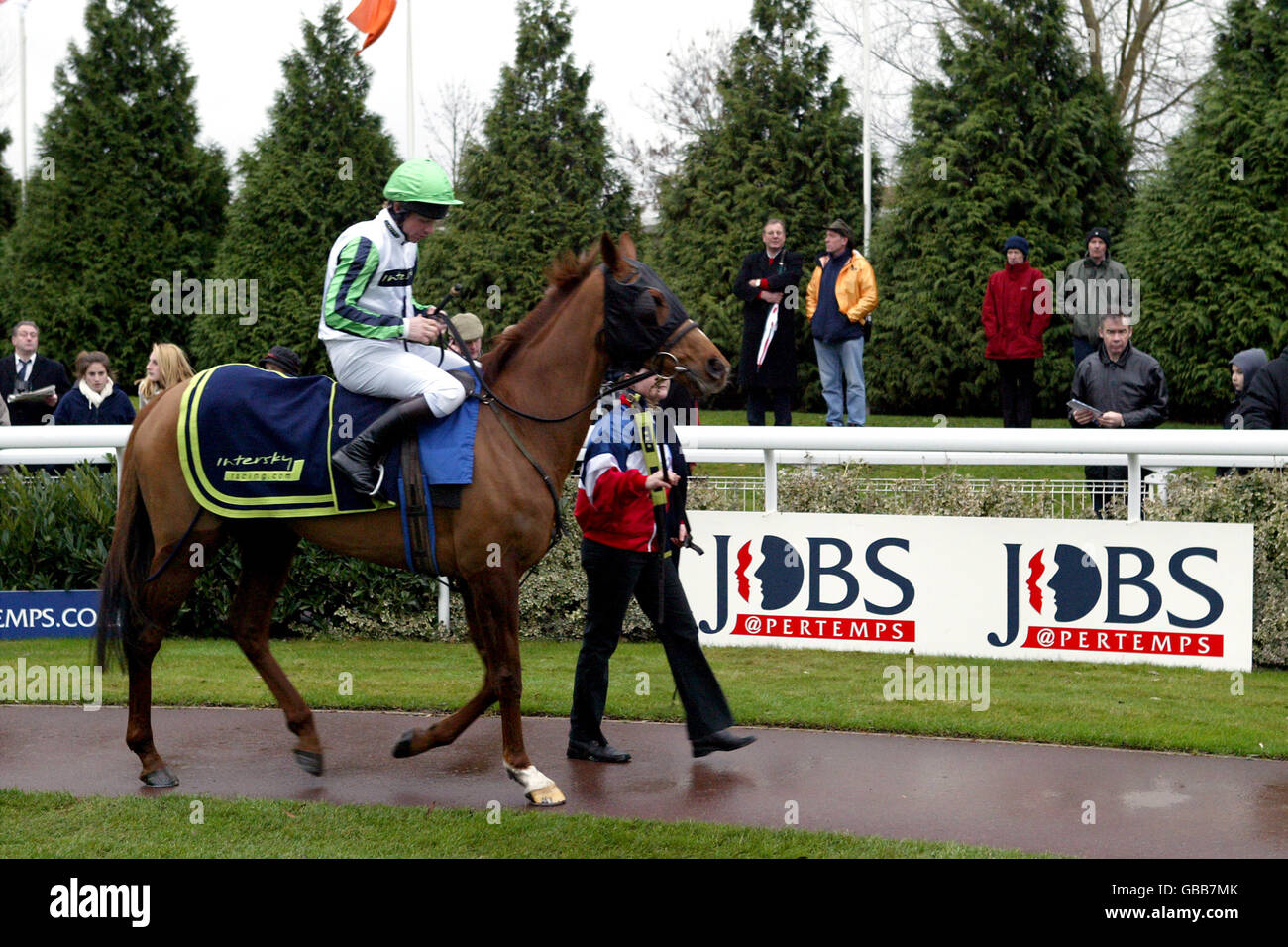 Horse Racing - Kempton Park Racecourse Stock Photo - Alamy