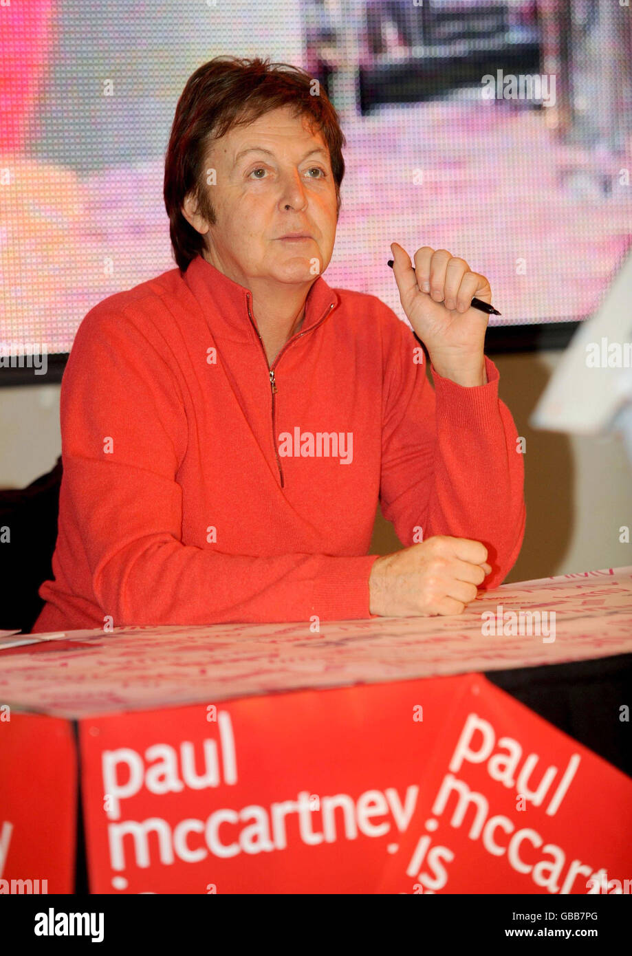 Paul mccartney meets fans and signs albums hi-res stock photography and ...