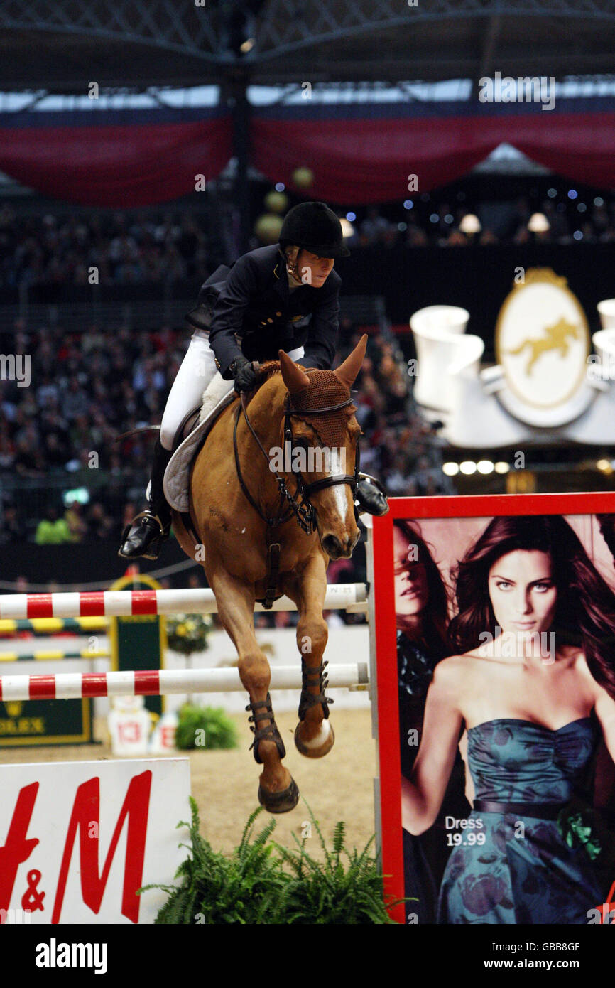 Australia's Edwina Alexander riding Isovlas Itot du Chateau wins the ...