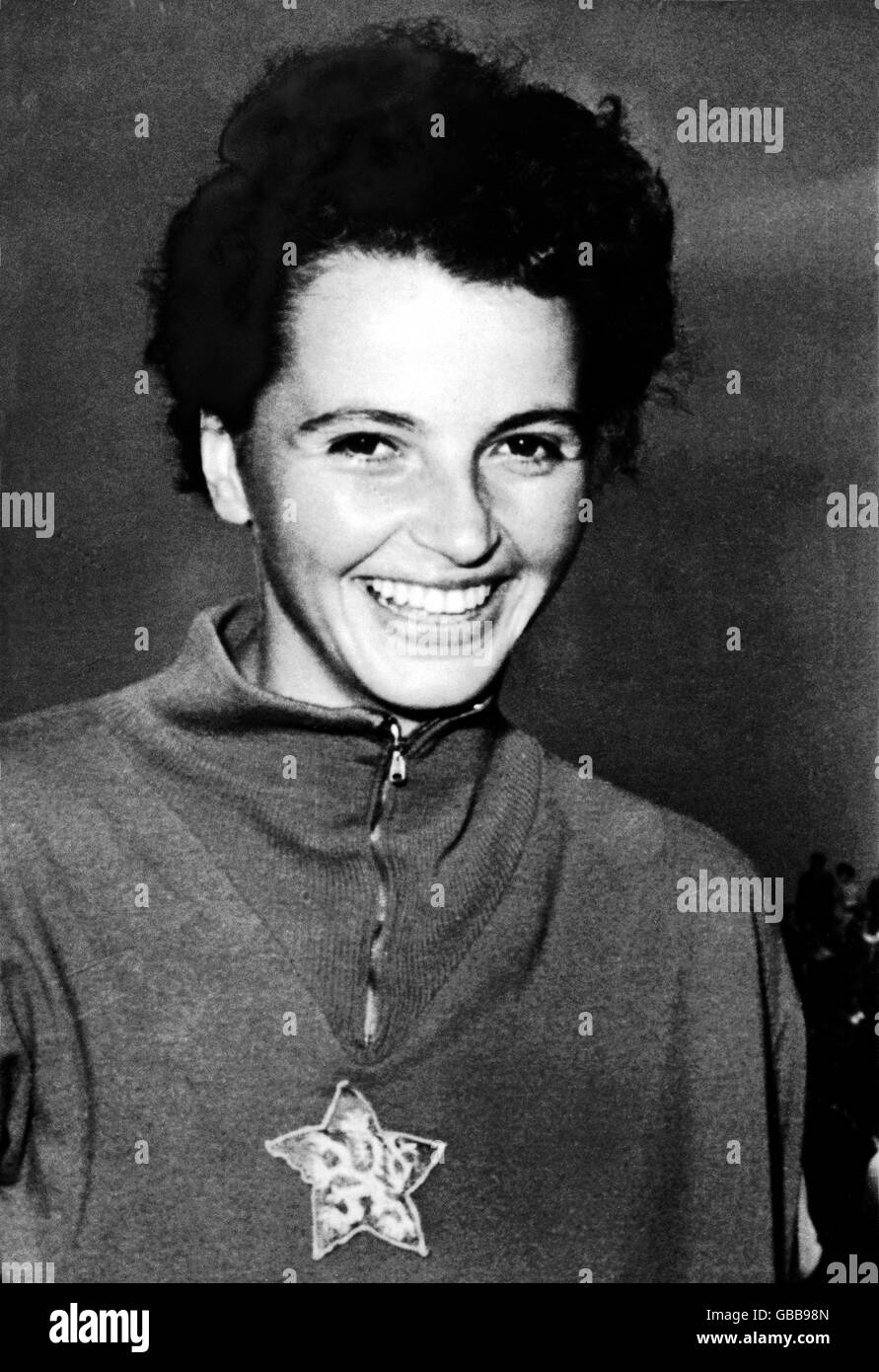 Athletics melbourne olympic games 1956 hi-res stock photography and ...