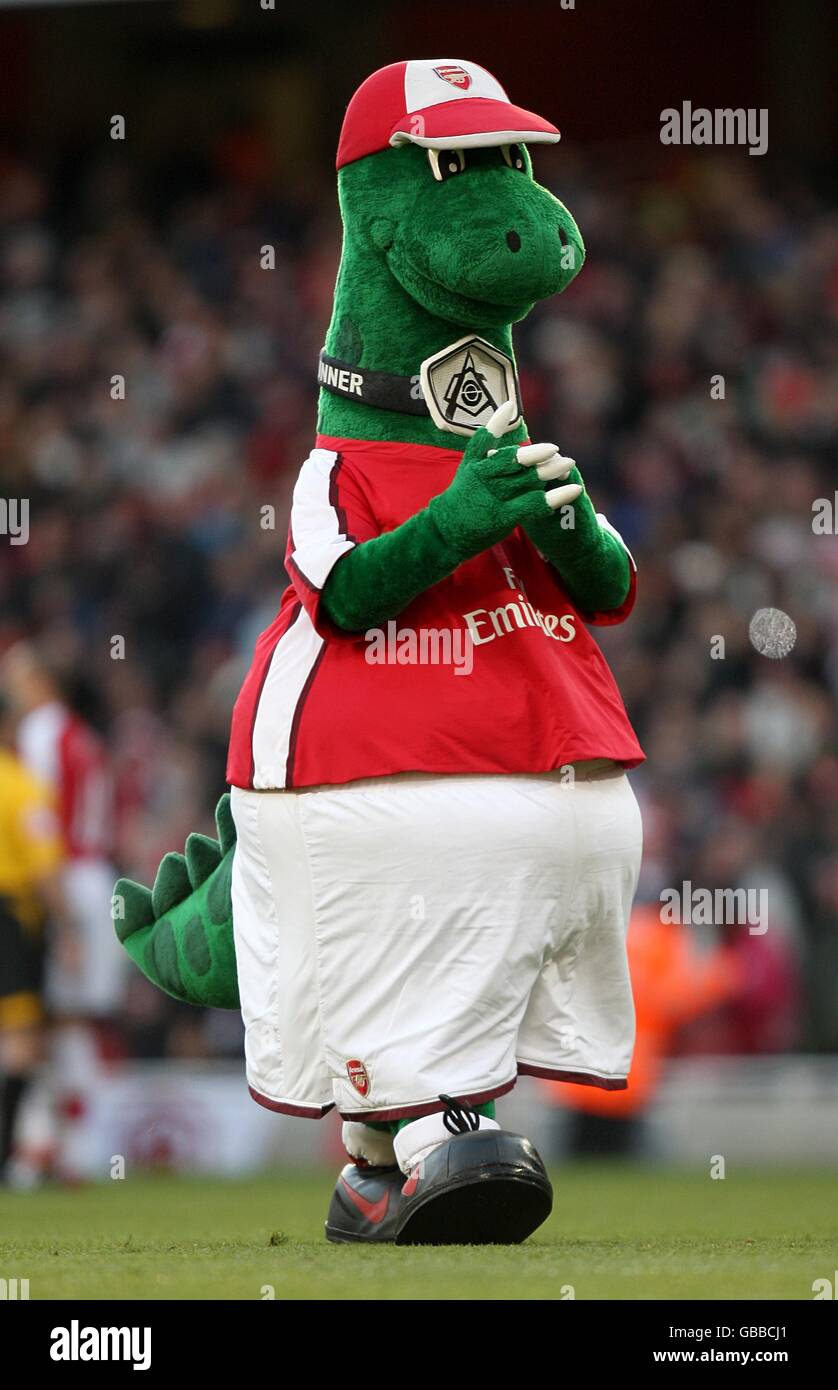 Arsenals mascot gunnersaurus rex hi-res stock photography and images ...