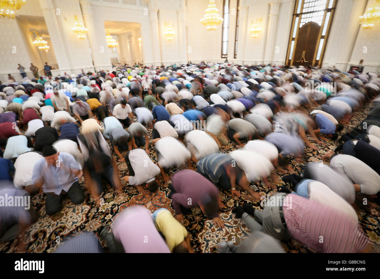 Baku, Azerbaijan. 06th July, 2016. Azerbaijan Muslims pray at Heydar ...