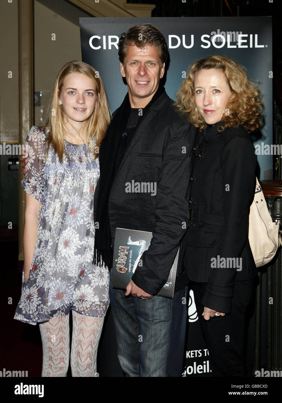 English royal family poses hi-res stock photography and images - Alamy