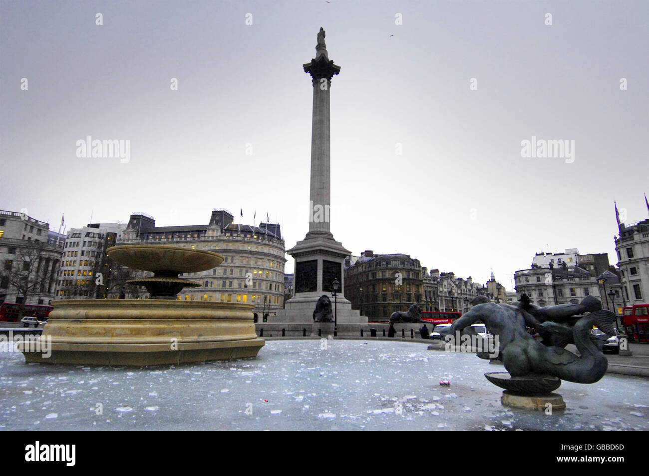 Frozen fountains in London's Trafalgar Square as temperatures plunged ...