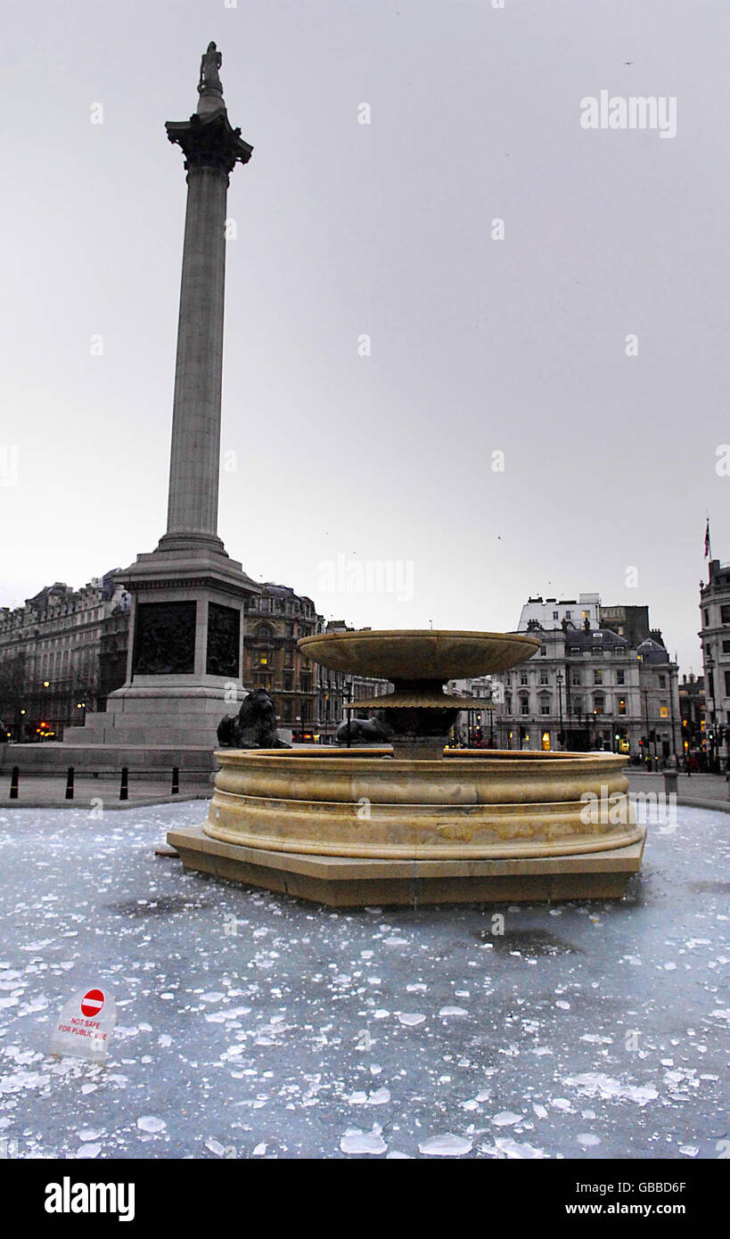 Frozen fountains in London's Trafalgar Square as temperatures plunged ...