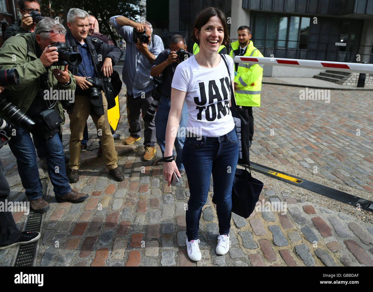 Iraq war outside queen elizabeth ii conference centre hi-res stock ...