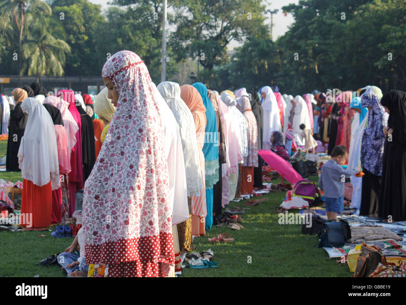 Manila, Philippines. 06th July, 2016. Filipino Muslim women pray at ...