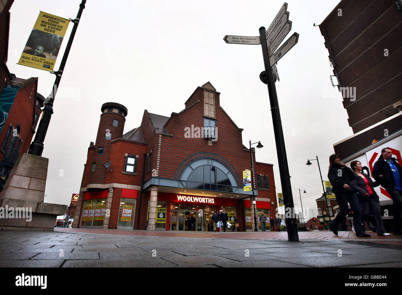 Woolworths closures. Exterior of Woolworths store in Walsall Stock ...