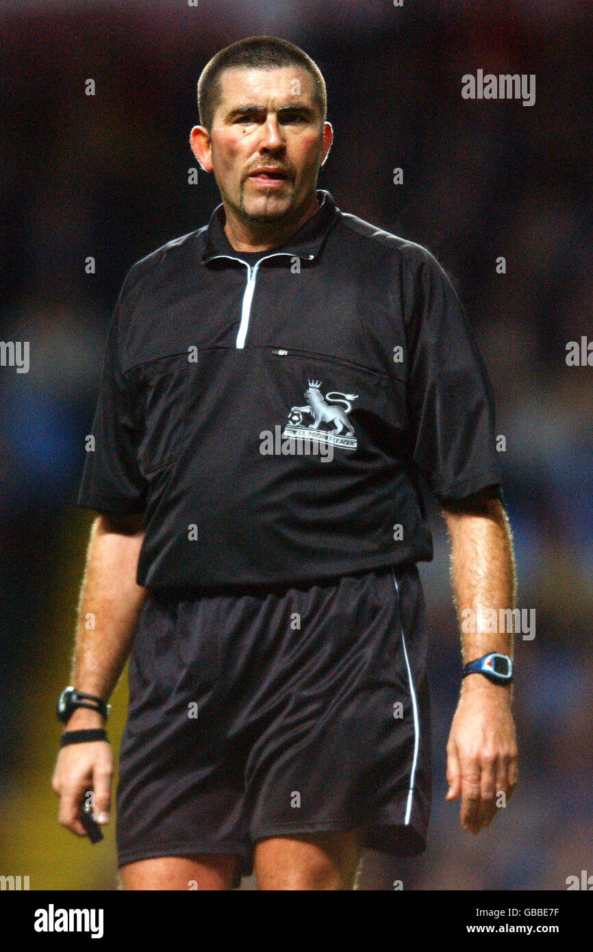 Jeff winter premier league referee hi-res stock photography and images ...