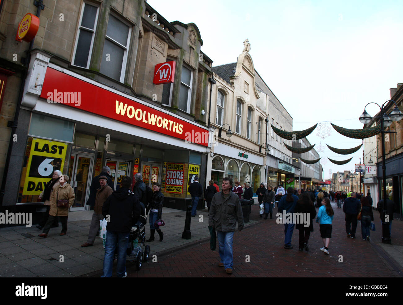Woolworths falkirk store closing on high street in falkirk hi-res stock ...