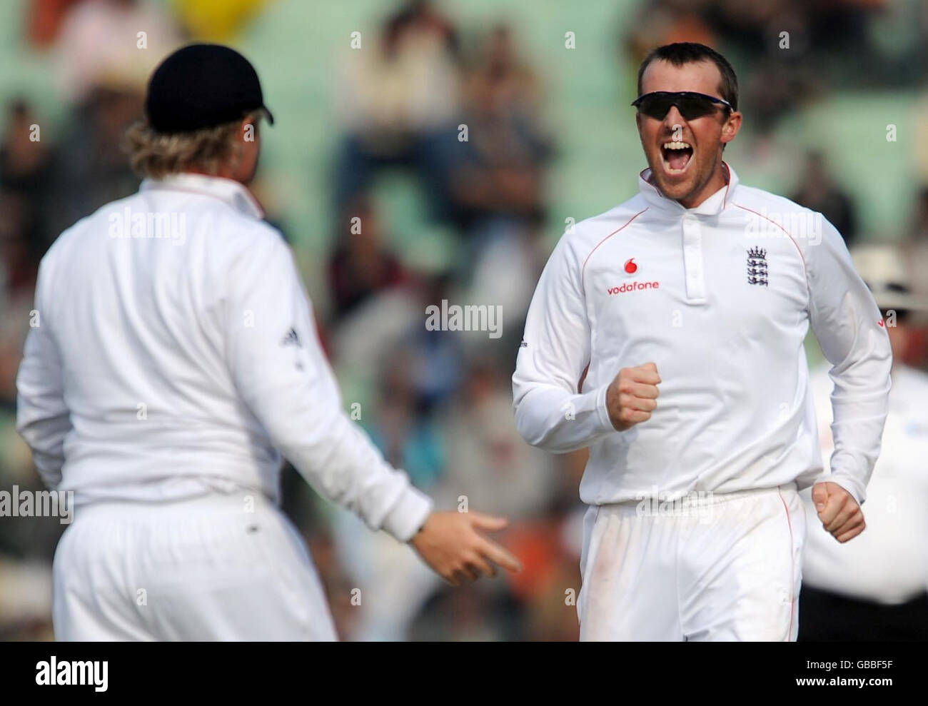 Graeme Swann celebrates with Ian Bell after Bell caught Gautam Gambhir ...