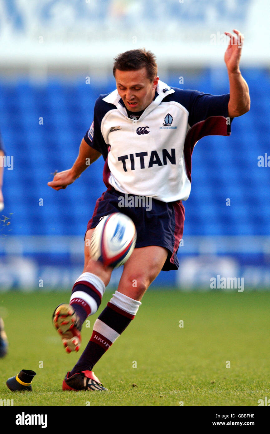 Full length stock kick conversion hi-res stock photography and images ...