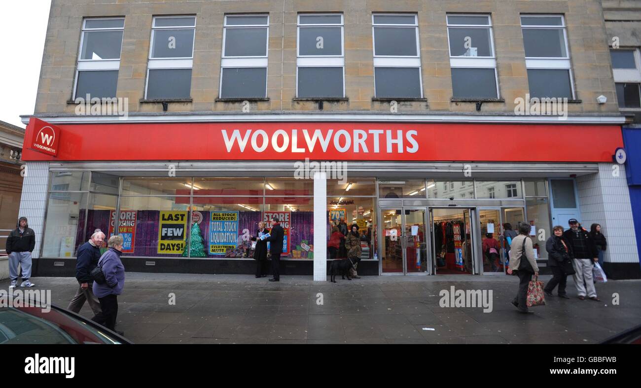 A Woolworths store in King Street, Stroud, Gloucestershire Stock Photo ...