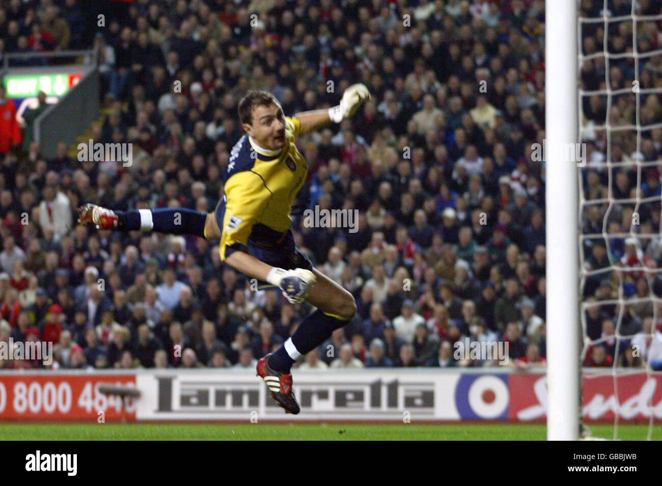 Jerzy dudek the liverpool goalkeeper hi-res stock photography and ...