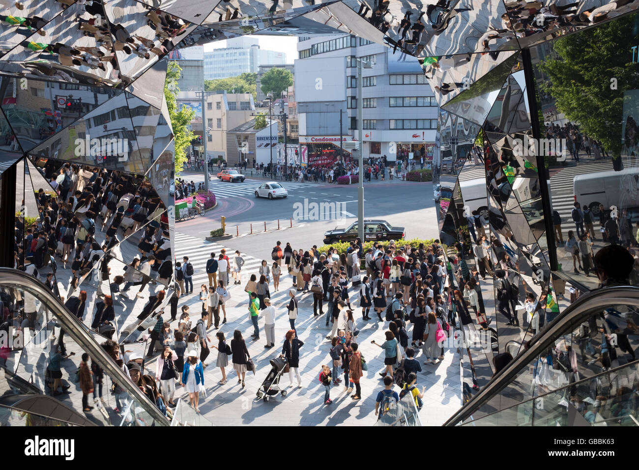 The mirrored entrance to Tokyu Plaza on Omotesando, Harajuku, in Tokyo ...