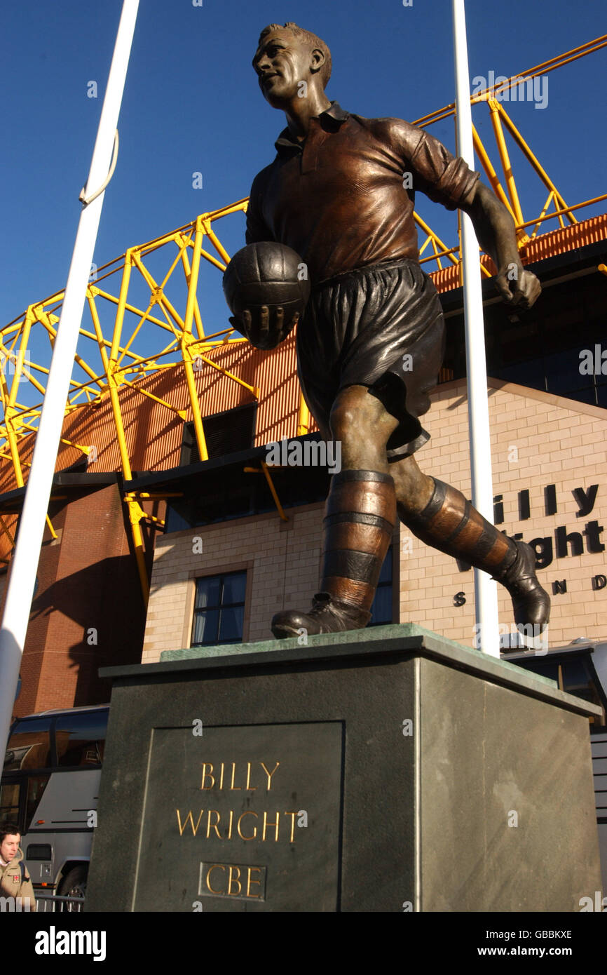 The statue of Wolverhampton Wanderers legend Billy Wright outside ...